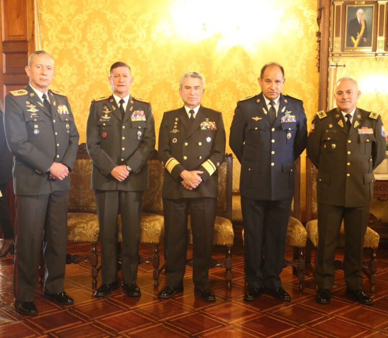 Ceremonia de posesión del Mando Militar en la Presidencia de la ...